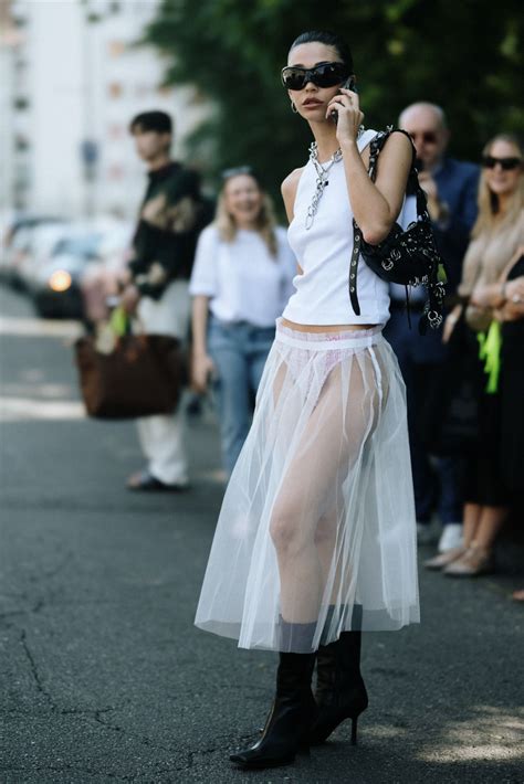 ‘see Through Skirt มาเพิ่มระดับความซนปนดีเทลความเซ็กซี่แบบสตรีทแวร์กัน