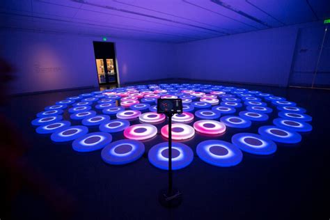 Arte Interativa High Tech Girl