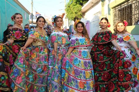 Chiapanecas Y Parachicos El Traje Típico De Chiapas México Desconocido