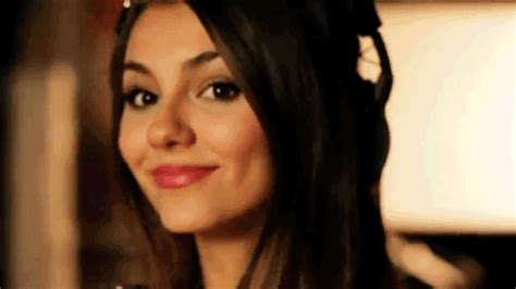 Victoria Justice Hamburger  Victoria Justice Victoria Justice S