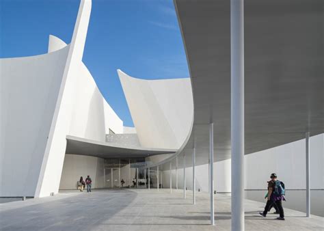Toyo Ito Uses Fluted Concrete Walls To Define Baroque Museum