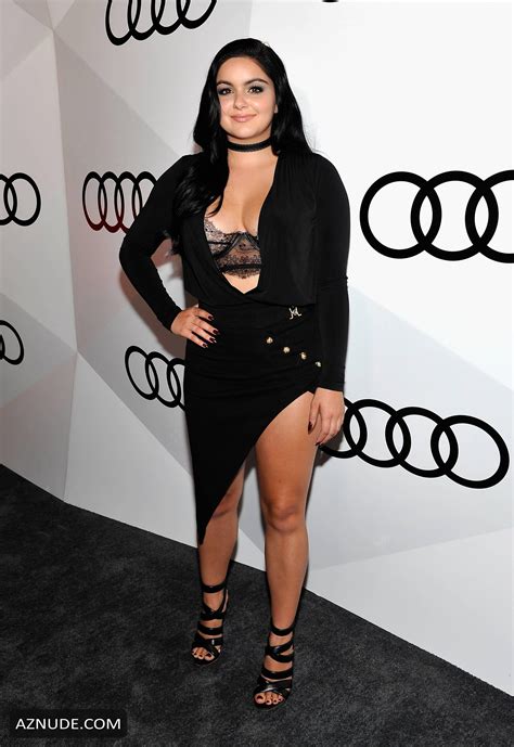 Ariel Winter Sexy Model Shows Nice Cleavage In A Sheer Bra At An Event