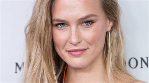 Provokante Dessous Bar Refaeli Treibt Es Wild Im Stroh Promiflashde