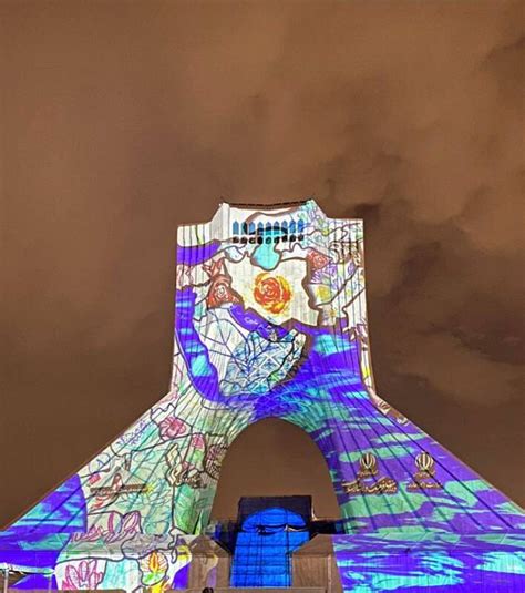 نقش گل‌ها و نماد‌های ملی جهان بر پیکره برج آزادی تصاویر