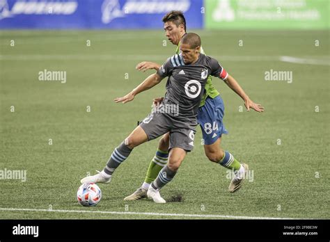 Minnesota United Fc Midfielder Osvaldo Alonso 6 And Seattle Sounders
