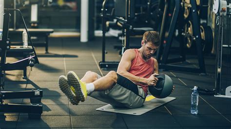 How To Do Russian Twists The Right Way For A Stronger Core Mens Journal