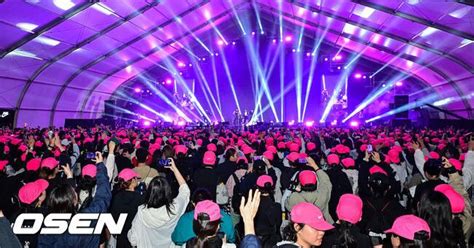 사진 나이키 레이스 마치고 축하공연 즐겨요 조선비즈