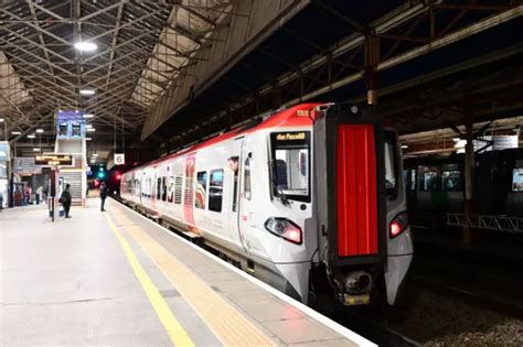 Class 197 No 197011 In Tfw At Crewe £120 Picclick Uk