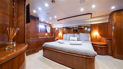 Beija Flore Vip Suite Luxury Yacht Browser By Charterworld