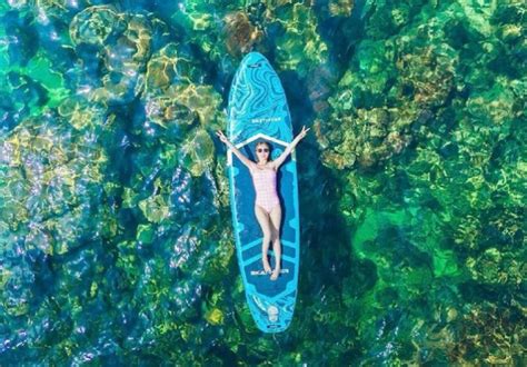 신지81년 수영복 입고 패들보드에 누워11㎏ 빼고 건진 인생샷