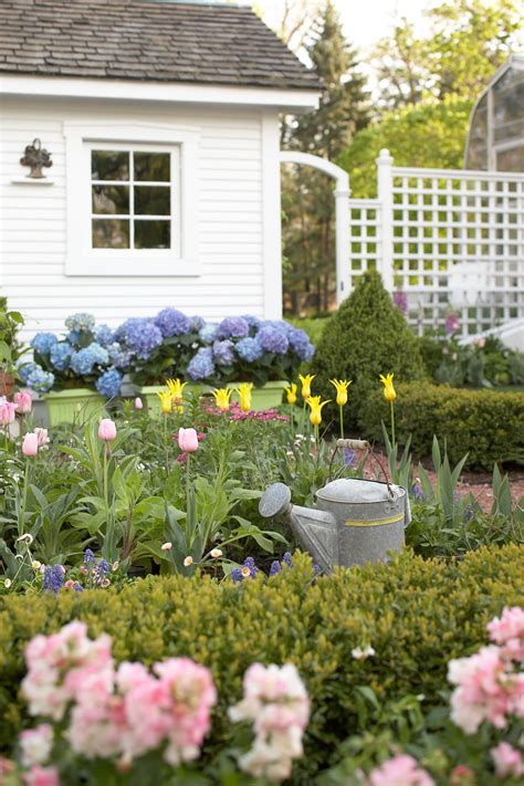 Easy Flower Garden Designs Round Flower Herb Vegetable Beds 40
