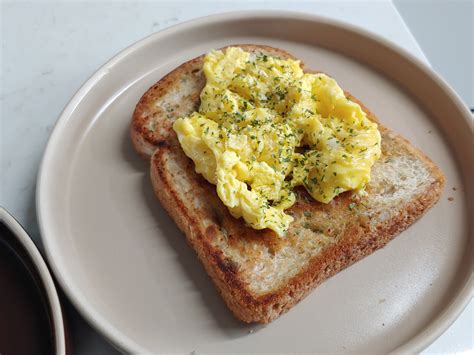 스크램블에그 오픈 샌드위치 레시피