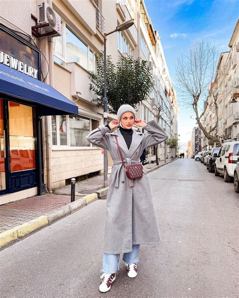 ‎𝐋𝐞𝐞𝐧𝐚 𝐋𝐚𝐛𝐚𝐝𝐲 لينا الّلبدي‎ Not As Moody As I Look😜🩶 Instagram