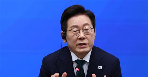 이충재의 인사이트 이 대통령 지지율에서 눈 여겨 볼 것 이충재의 인사이트 이 대통령 지지율에서 눈 여겨 볼 것