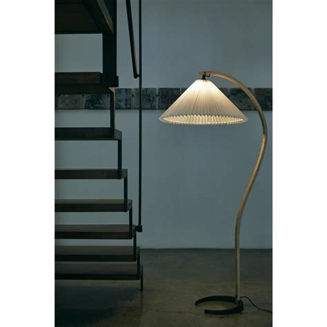 Gubi Timberline Floor Lamp Oak And Birch White