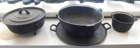 Lot Cast Iron Pots