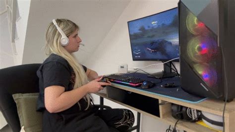 Gaming While Farting Episode 3 Nipsandstrips Clips4sale
