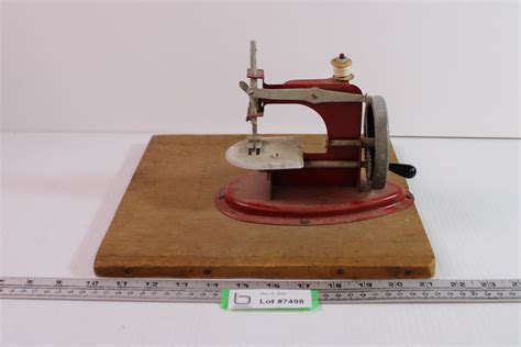 Small Hand Crank Sewing Machine