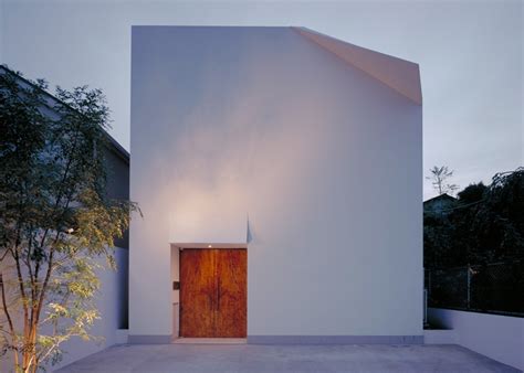 Folded Facade Gives A Paper Like Weight To Yukio Hashimotos F House
