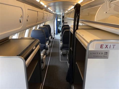 Review United Airlines Crj 550 First Class Live And Lets Fly