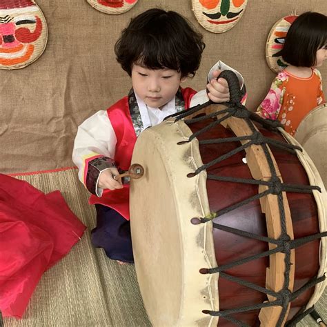 키즈스토리 유치원 사물놀이 꽹과리장구북징 네가지 전통 악기 놀이 신명나게 두드리며