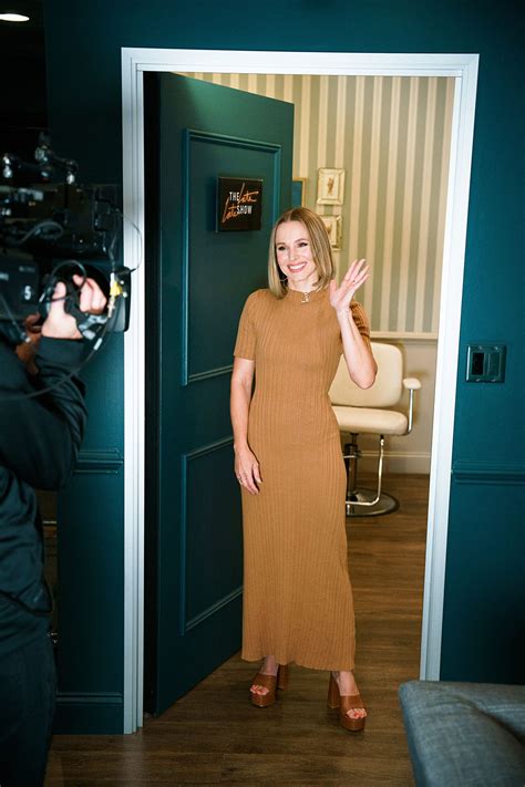 Kristen Bell Gets Cozy In Staple Tan Sandals On ‘james Corden