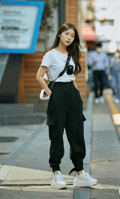 40 Seriously Stylish Cargo Pants Outfit Ideas For Women In 2022 Artofit