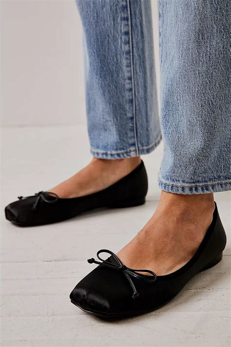 Shop 34 Comfortable Pairs Of Chic Ballet Flats For Spring Who What Wear