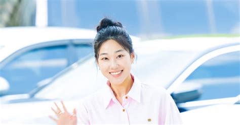 사진 하윤경햇살 미소 날리며 인사 조선비즈