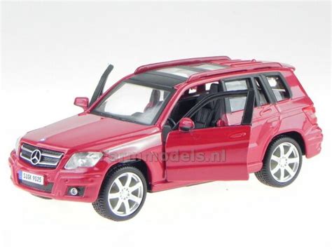 Mercedes Benz Glk Class Rood Met Openslaande Deuren Bburago 132 43016