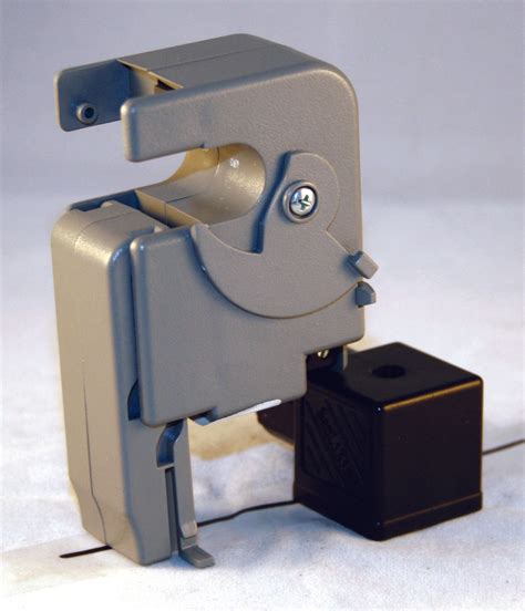 Enclosed Solid Core Current Switch Rib Version