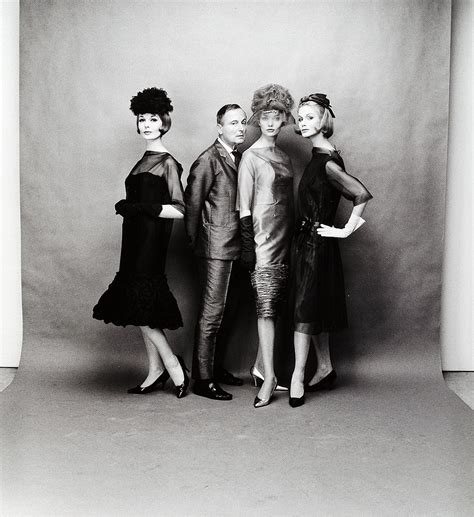 Der Couturier Heinz Schulze Varell Mit Seinen Modellen Rita Jaeger Eva Und Lizzy Schaper