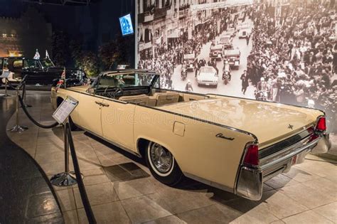 Lincoln Continental Convertible 1961 At The Exhibition In The King