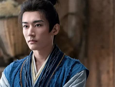 张译霸榜 杨紫强势来袭 刘宇宁走下坡路 刘学义退出，暑期档谁是赢家