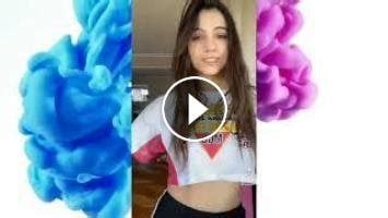 Chicas Sin Brat O Sin Sostén Enseñan Sus Tetas Alzándose La Camisa