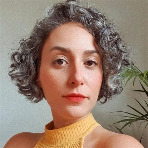 Renata Matos Medium