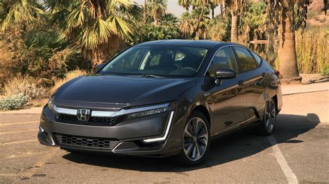 Download Sleek And Sophisticated Honda Clarity Sedan Wallpaper