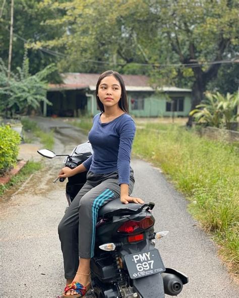 Pin On Kumpulan Cewek Hits