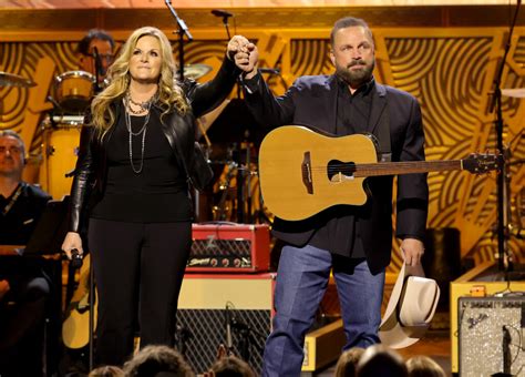 Trisha Yearwood Attends The Cma Awards Without Garth Brooks