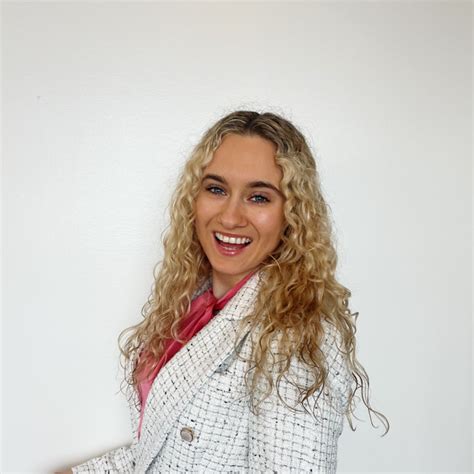 Natalie Batten Associate Analyst Enablement Practitioner