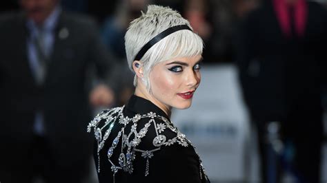 Lakukan Adegan Seks Cara Delevigne Rela Tampil Bugil
