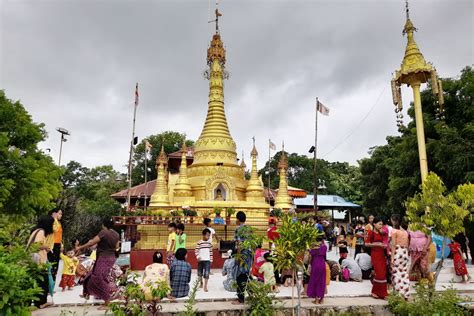 ကျောက်ပန်းတောင်းမြို့နယ်၌ ဘုရားပုထိုးစေတီများတွင် ဝါဆိုပန်းကပ်သူများ ပေ