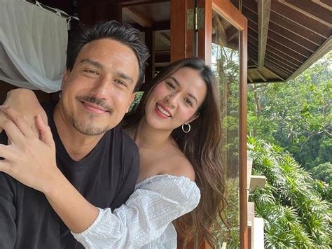 Hadir Di Shopee Live Ini 10 Foto Romantis Suami Raisa Inspirasi Shopee