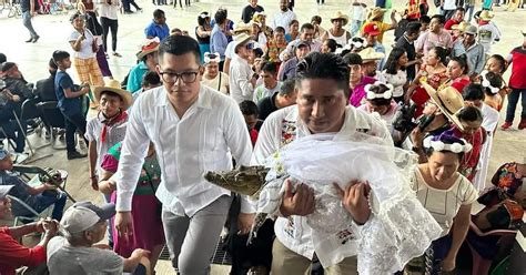 Alcalde De Oaxaca Se Casó Con Un Caimán Vestido De Novia En Un Ritual