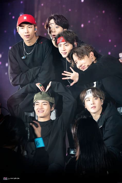 Bts World Tour Concert Bt21 Group Photo Bts Cute Group Photo Bts