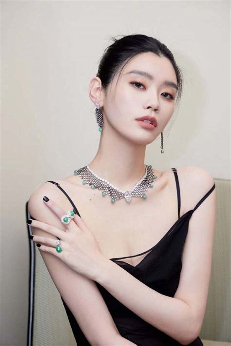 奚梦瑶陪婆婆逛街被偶遇 穿着低调身材高挑秀长腿 搜狐大视野 搜狐新闻