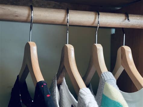 7 Effective Ways To Minimize Your Wardrobe And Take Back Your Closet