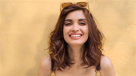 “easy Breezy And Chic” Diana Penty Shares Her Summer Fashion Motto