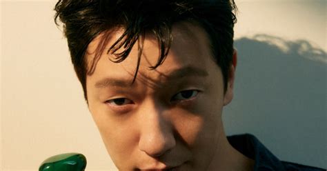 손석구 관능과 순수의 경계에서 지독한 매력 뿜어내는 화보 공개