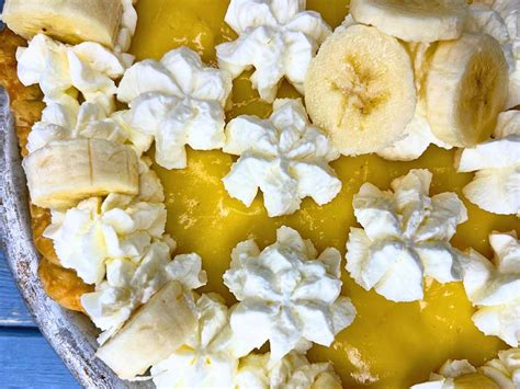 Easy Banana Cream Pie With Pudding Mix Flour And Filigree